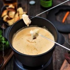 Beer Cheese Fondue Recipe (Delicious & Easy) - Craft Beering