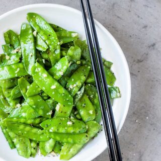 Easy Skillet Snow Peas Recipe (with Garlic, Salt & Pepper)